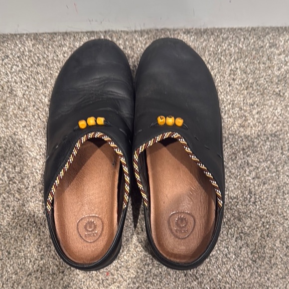 Ulu | Shoes | Ulu Black Beaded Leather With Brown Sole The Original ...